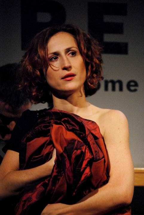 Γιούλη Τσαγκαράκη - Φωτογραφίες, Video - unstage.gr